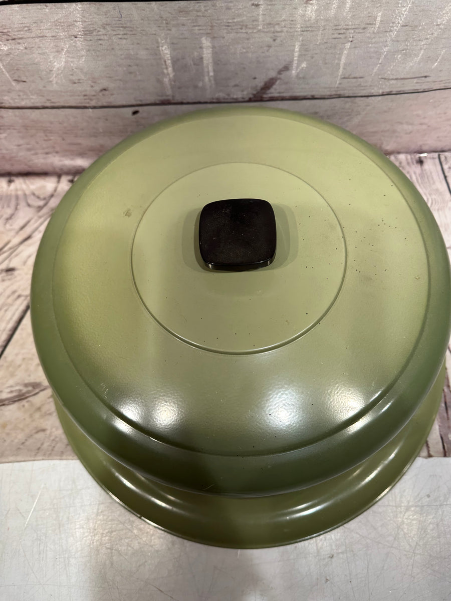 WestBend Cake Carrier – The Nickel Barn