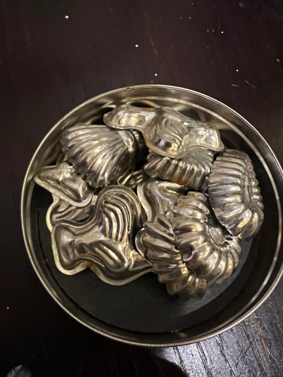 12 choc/candy molds – The Nickel Barn