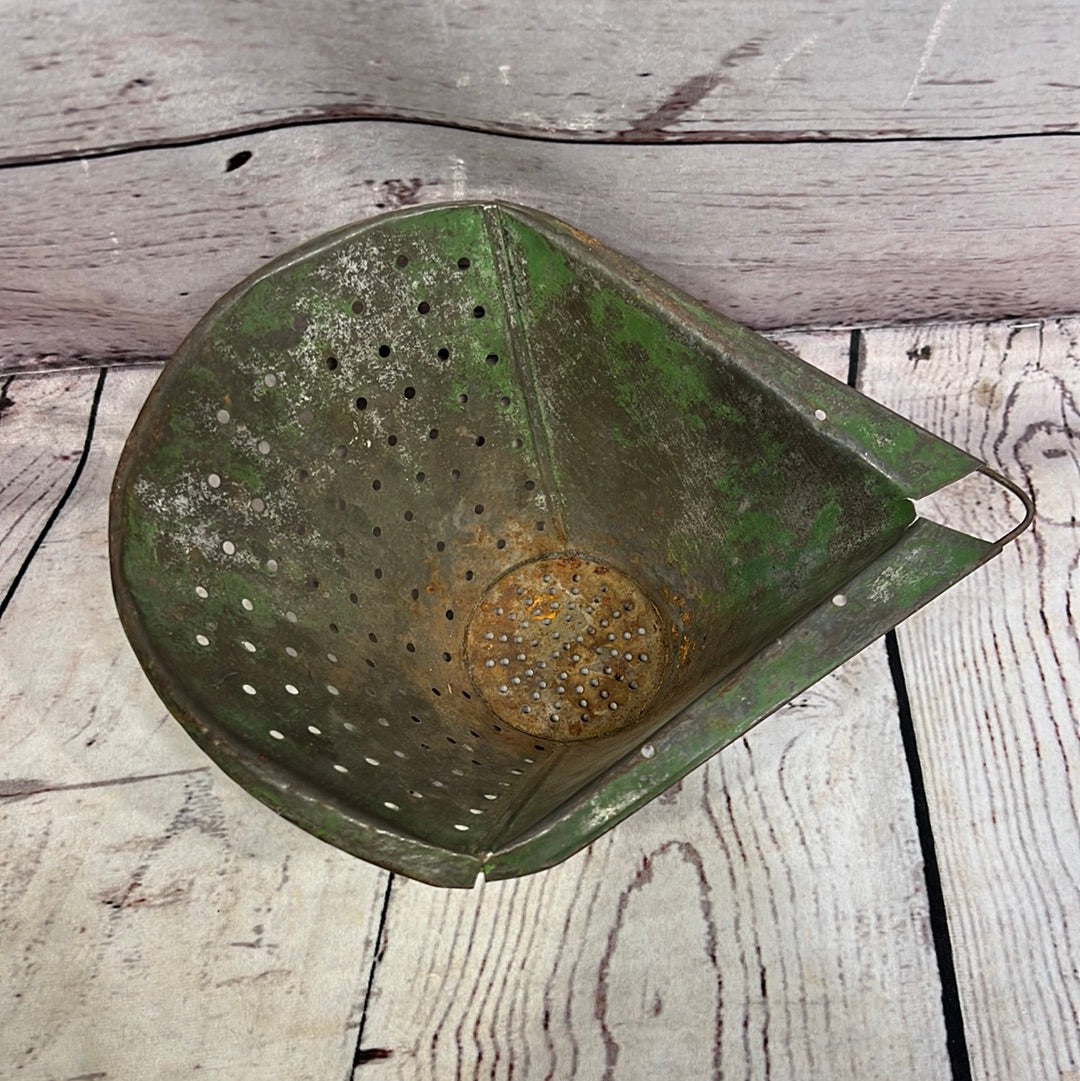 Green metal Sifter – The Nickel Barn